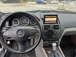Grey Mercedes-Benz c-320 2007 in Vilnius, with an engine capacity of 3.00 L and mileage of 331 thousand km for 3900 €, photo 8 on AUTOMOTO.COM.LV