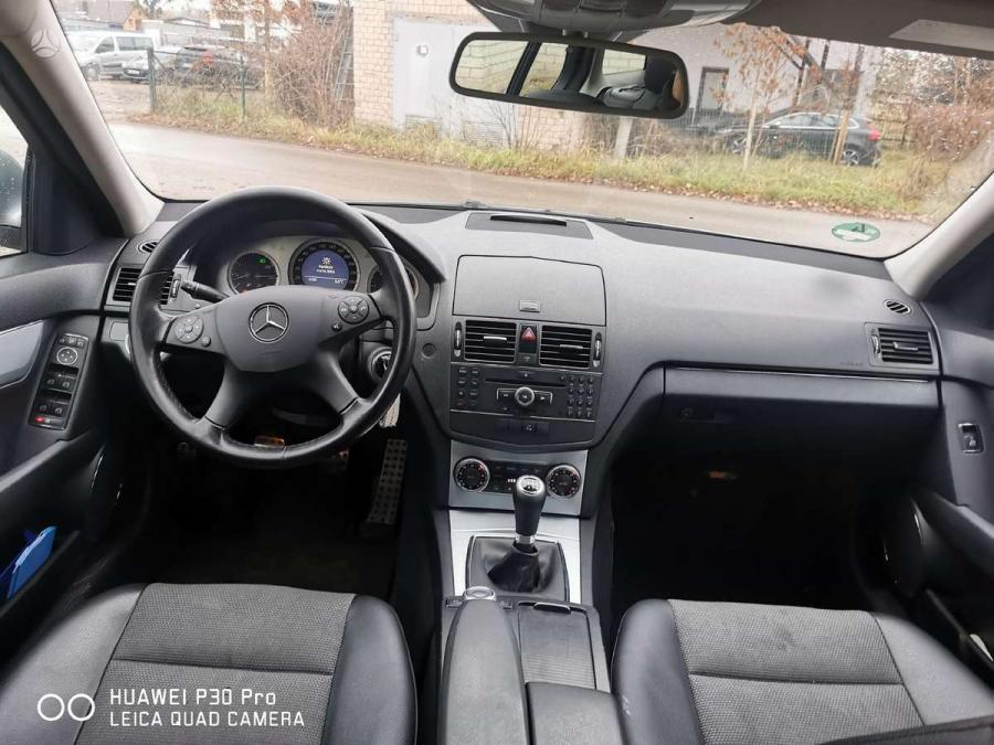 Pelēks Mercedes-Benz c-320 2008 Prienai, ar dzinēja tilpumu 3.20 L un nobraukumu 281 tūkst. km par 3850 €, foto 4 vietnē AUTOMOTO.COM.LV