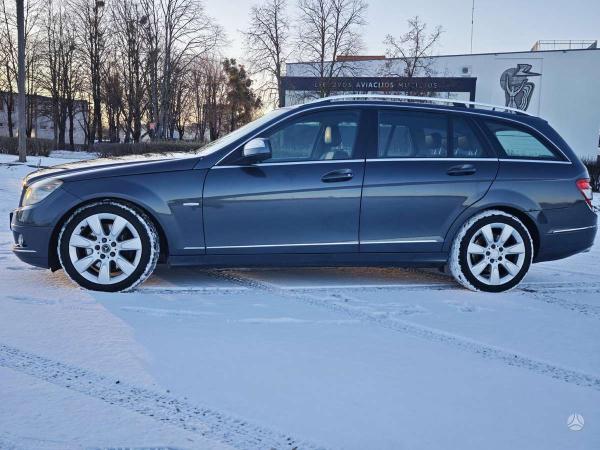 Grey Mercedes-Benz c-320 2008 in Kaunas, with an engine capacity of 2.99 L and mileage of 430 thousand km for 3600 €, photo 3 on AUTOMOTO.COM.LV