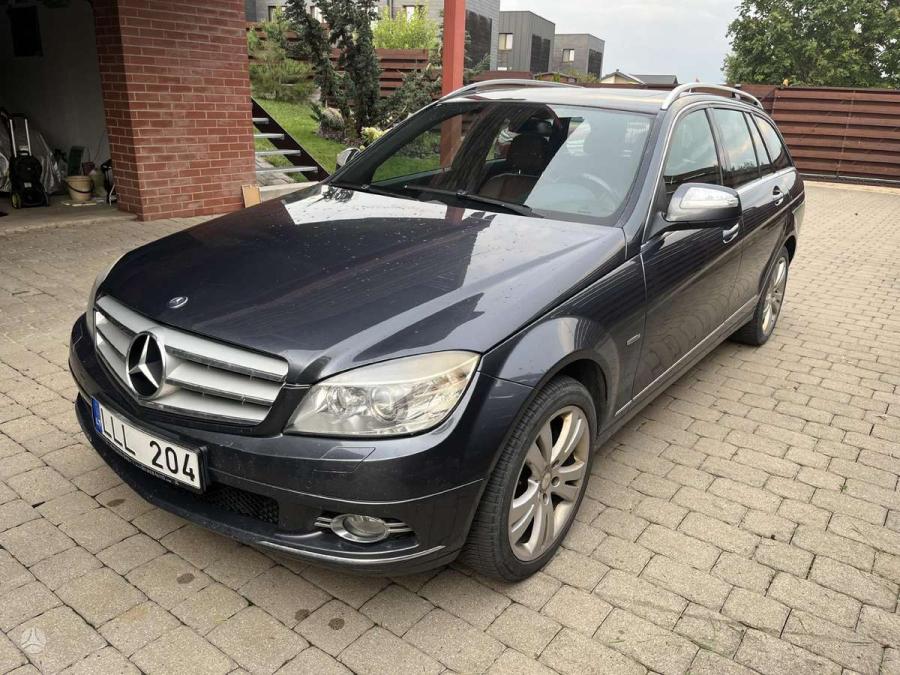 Pelēks Mercedes-Benz c-320 2008 Viļņa, ar dzinēja tilpumu 3.00 L un nobraukumu 355 tūkst. km par 3300 €, foto 2 vietnē AUTOMOTO.COM.LV