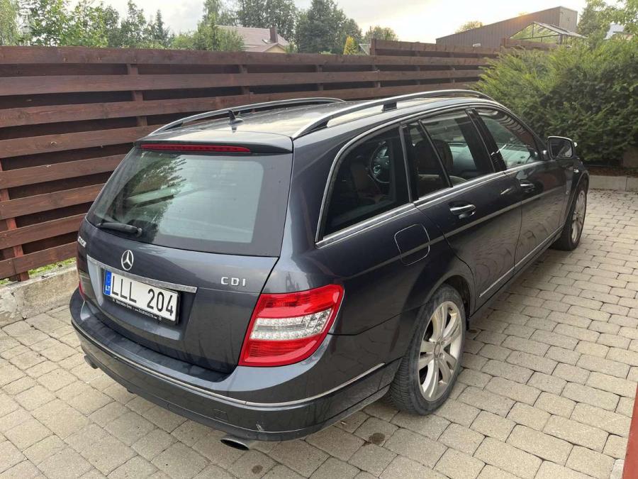 Pelēks Mercedes-Benz c-320 2008 Viļņa, ar dzinēja tilpumu 3.00 L un nobraukumu 355 tūkst. km par 3300 €, foto 4 vietnē AUTOMOTO.COM.LV