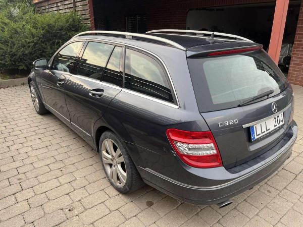 Pelēks Mercedes-Benz c-320 2008 Viļņa, ar dzinēja tilpumu 3.00 L un nobraukumu 355 tūkst. km par 3300 €, foto 5 vietnē AUTOMOTO.COM.LV
