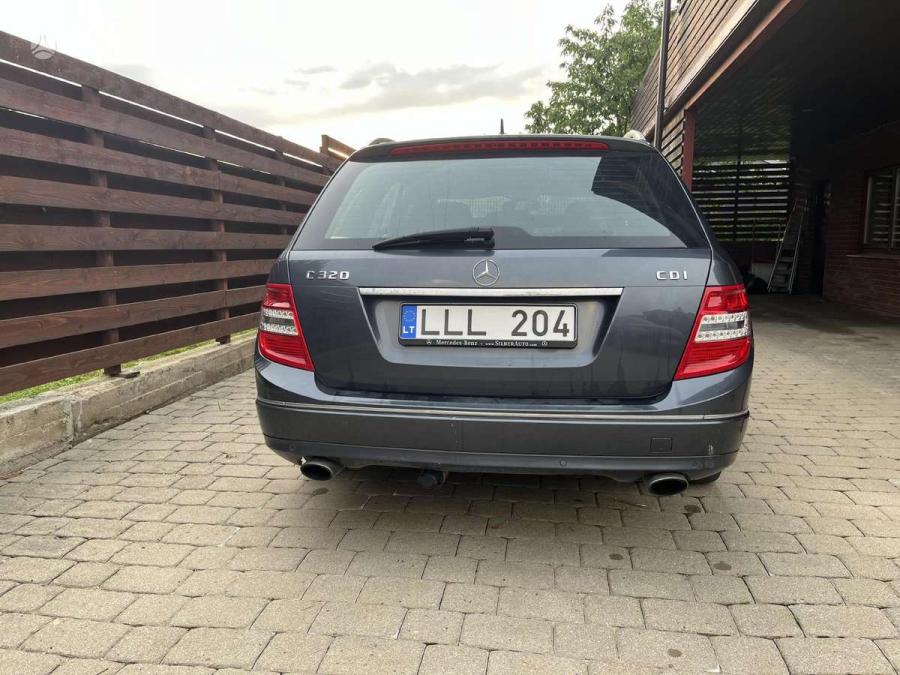 Pelēks Mercedes-Benz c-320 2008 Viļņa, ar dzinēja tilpumu 3.00 L un nobraukumu 355 tūkst. km par 3300 €, foto 6 vietnē AUTOMOTO.COM.LV
