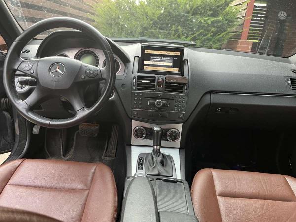 Pelēks Mercedes-Benz c-320 2008 Viļņa, ar dzinēja tilpumu 3.00 L un nobraukumu 355 tūkst. km par 3300 €, foto 8 vietnē AUTOMOTO.COM.LV