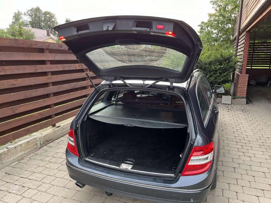 Pelēks Mercedes-Benz c-320 2008 Viļņa, ar dzinēja tilpumu 3.00 L un nobraukumu 355 tūkst. km par 3300 €, foto 16 vietnē AUTOMOTO.COM.LV