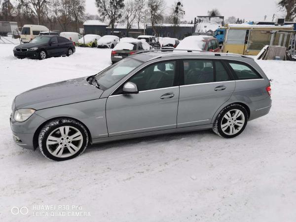 Grey Mercedes-Benz c-320 2008 in Prienai, with an engine capacity of 2.99 L and mileage of 281 thousand km for 3850 €, photo 8 on AUTOMOTO.COM.LV