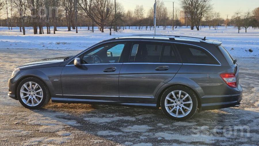 Grey Mercedes-Benz c-320 2008 in Riga, with an engine capacity of 3.00 L and mileage of 257 thousand km for 7100 €, photo 5 on AUTOMOTO.COM.LV