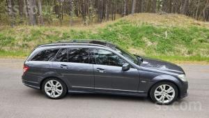 Серый Мерседес Ц 320 2008 в Рига, объемом двигателя 3.00 л и пробегом 264 тыс. км за 6550 €, фото 3 на AUTOMOTO.COM.LV