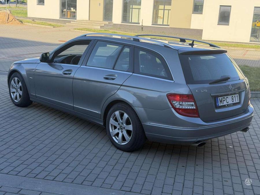Серый Мерседес Ц 320 2008 в Вильнюс, объемом двигателя 3.00 л и пробегом 350 тыс. км за 2100 €, фото 5 на AUTOMOTO.COM.LV