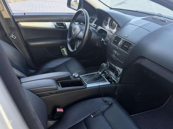 Grey Mercedes-Benz c-320 2008 in Vilnius, with an engine capacity of 3.00 L and mileage of 350 thousand km for 2100 €, photo 9 on AUTOMOTO.COM.LV