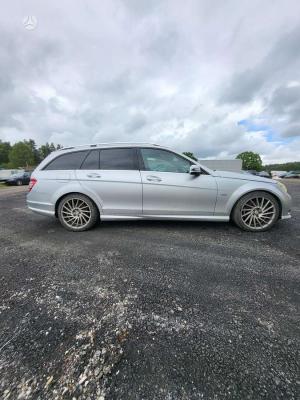 Grey Mercedes-Benz c-320 2008 in Vilnius, with an engine capacity of 2.99 L and mileage of 357 thousand km for 2600 €, photo 3 on AUTOMOTO.COM.LV