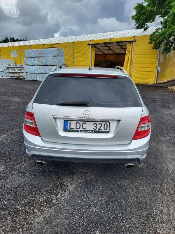 Grey Mercedes-Benz c-320 2008 in Vilnius, with an engine capacity of 2.99 L and mileage of 357 thousand km for 2600 €, photo 4 on AUTOMOTO.COM.LV