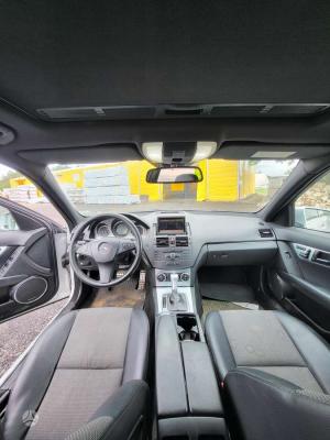 Grey Mercedes-Benz c-320 2008 in Vilnius, with an engine capacity of 2.99 L and mileage of 357 thousand km for 2600 €, photo 6 on AUTOMOTO.COM.LV