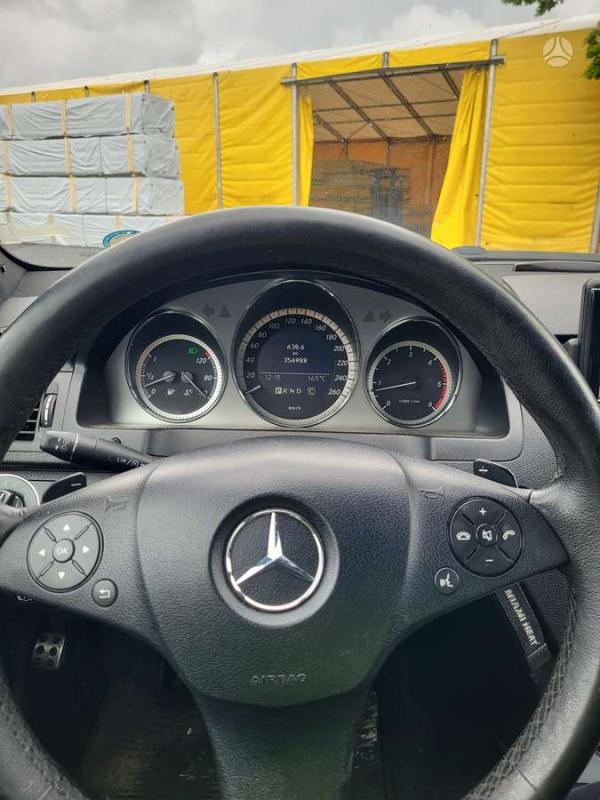 Grey Mercedes-Benz c-320 2008 in Vilnius, with an engine capacity of 2.99 L and mileage of 357 thousand km for 2600 €, photo 6 on AUTOMOTO.COM.LV