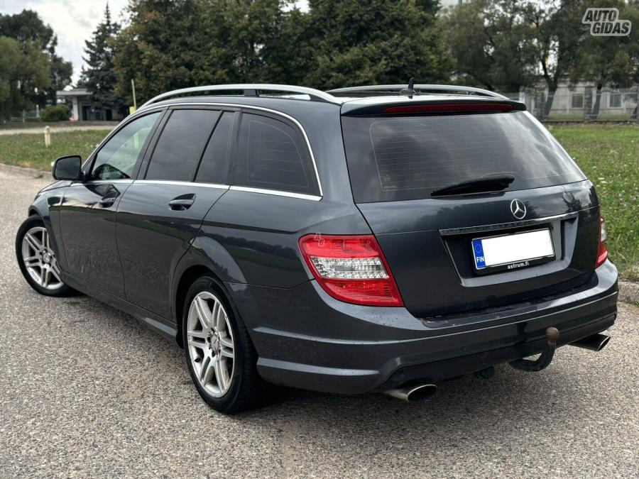 Pelēks Mercedes-Benz c-320 2008 Kauņa, ar dzinēja tilpumu 3.00 L un nobraukumu 350 tūkst. km par 2750 €, foto 5 vietnē AUTOMOTO.COM.LV