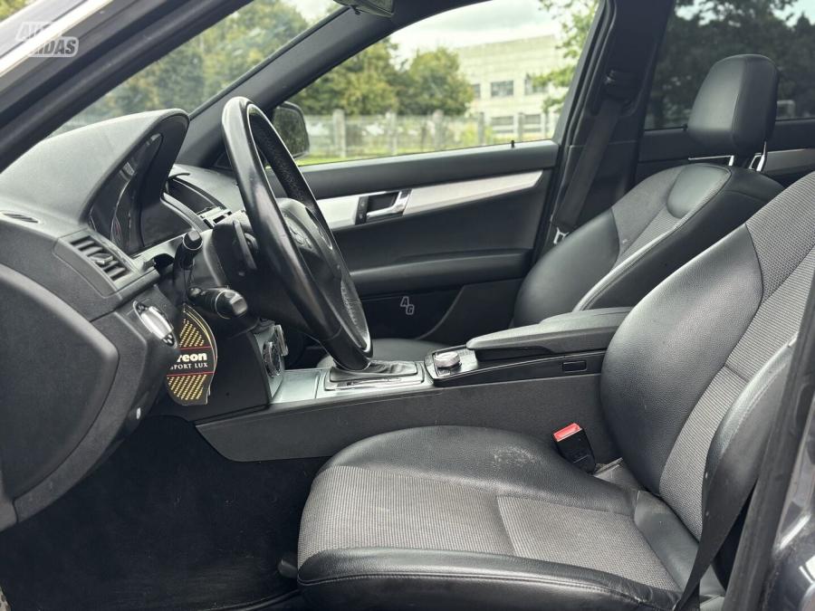 Pelēks Mercedes-Benz c-320 2008 Kauņa, ar dzinēja tilpumu 3.00 L un nobraukumu 350 tūkst. km par 2750 €, foto 12 vietnē AUTOMOTO.COM.LV