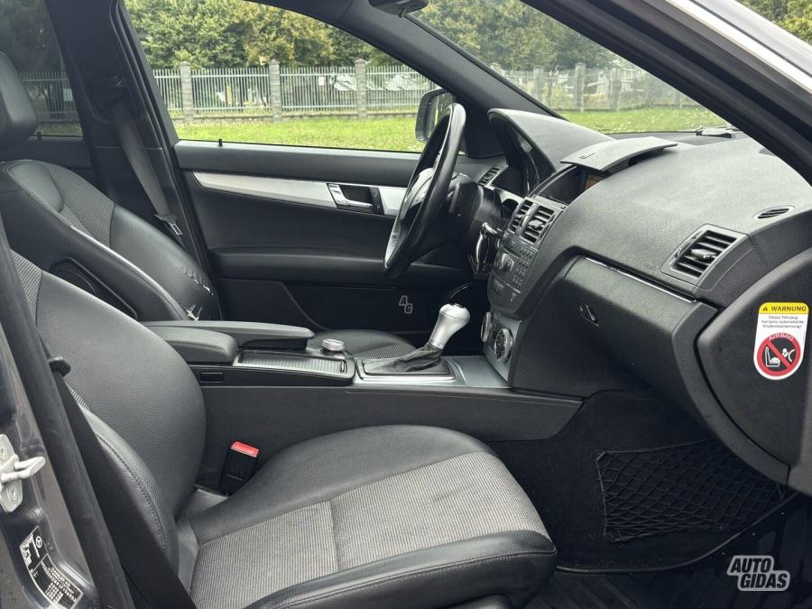 Pelēks Mercedes-Benz c-320 2008 Kauņa, ar dzinēja tilpumu 3.00 L un nobraukumu 350 tūkst. km par 2750 €, foto 14 vietnē AUTOMOTO.COM.LV