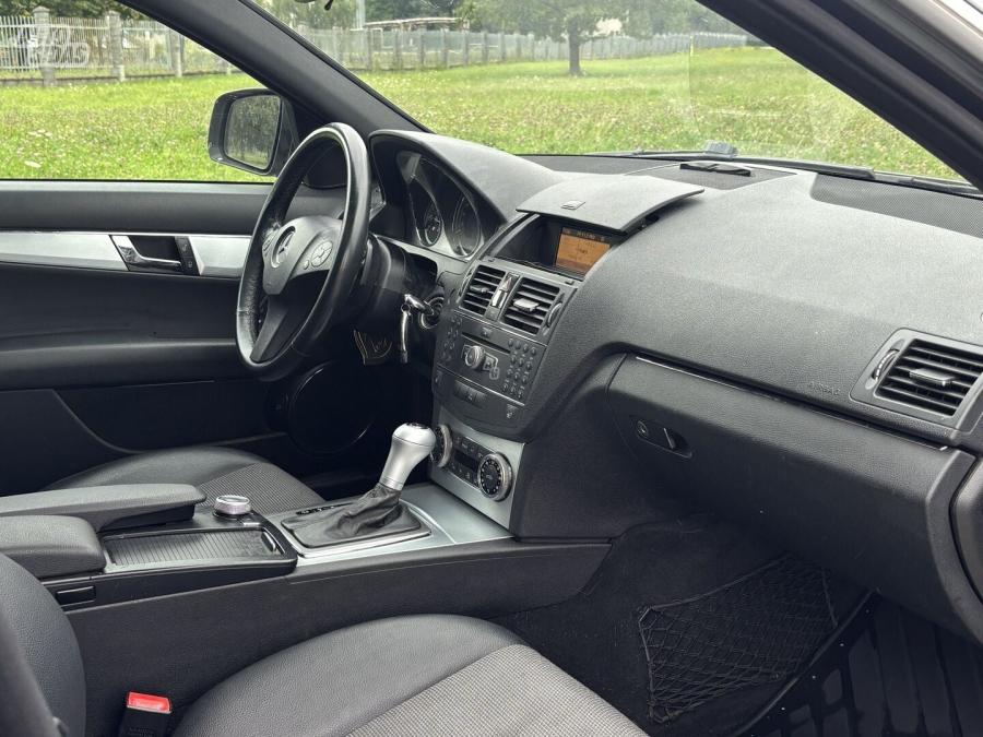 Pelēks Mercedes-Benz c-320 2008 Kauņa, ar dzinēja tilpumu 3.00 L un nobraukumu 350 tūkst. km par 2750 €, foto 15 vietnē AUTOMOTO.COM.LV