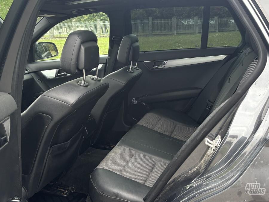 Pelēks Mercedes-Benz c-320 2008 Kauņa, ar dzinēja tilpumu 3.00 L un nobraukumu 350 tūkst. km par 2750 €, foto 17 vietnē AUTOMOTO.COM.LV