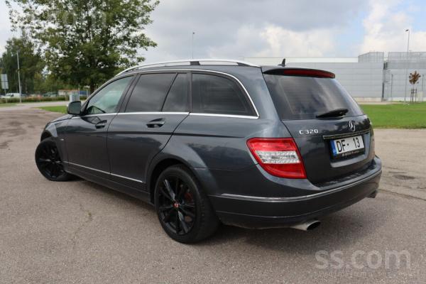 Pelēks Mercedes-Benz c-320 2008 Rīga, ar dzinēja tilpumu 3.00 L un nobraukumu 310 tūkst. km par 4990 €, foto 3 vietnē AUTOMOTO.COM.LV