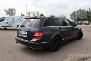 Grey Mercedes-Benz c-320 2008 in Riga, with an engine capacity of 3.00 L and mileage of 310 thousand km for 4990 €, photo 5 on AUTOMOTO.COM.LV