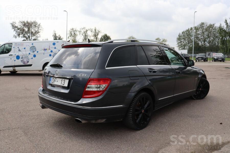 Grey Mercedes-Benz c-320 2008 in Riga, with an engine capacity of 3.00 L and mileage of 310 thousand km for 4990 €, photo 5 on AUTOMOTO.COM.LV