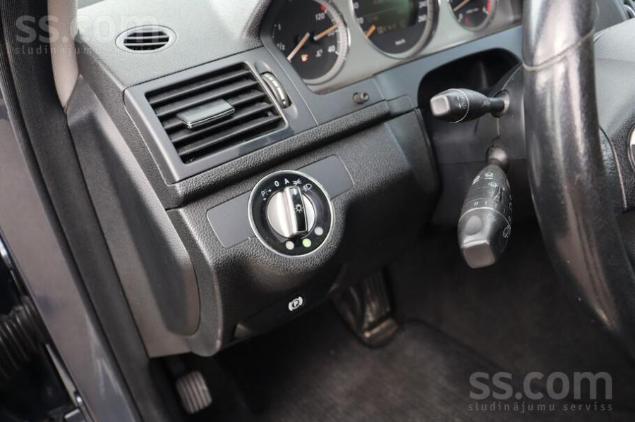 Grey Mercedes-Benz c-320 2008 in Riga, with an engine capacity of 3.00 L and mileage of 310 thousand km for 4990 €, photo 9 on AUTOMOTO.COM.LV