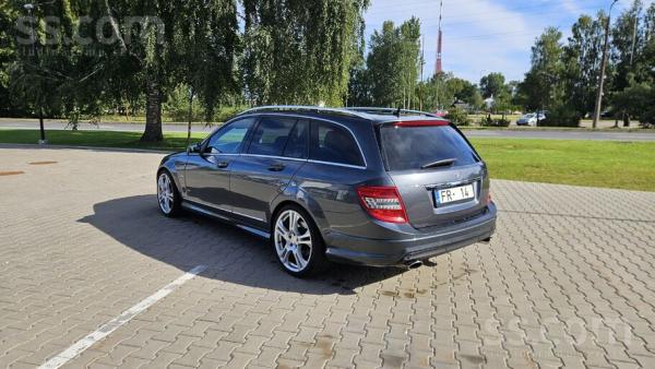 Pelēks Mercedes-Benz c-320 2008 Rīga, ar dzinēja tilpumu 3.20 L un nobraukumu 272 tūkst. km par 5650 €, foto 5 vietnē AUTOMOTO.COM.LV