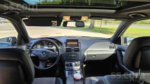 Pelēks Mercedes-Benz c-320 2008 Rīga, ar dzinēja tilpumu 3.20 L un nobraukumu 272 tūkst. km par 5650 €, foto 10 vietnē AUTOMOTO.COM.LV