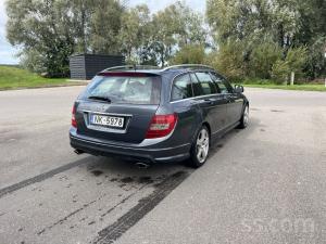 Pelēks Mercedes-Benz c-320 2008 Rīga, ar dzinēja tilpumu 3.00 L un nobraukumu 227 tūkst. km par 4300 €, foto 5 vietnē AUTOMOTO.COM.LV