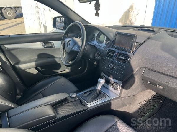Серый Мерседес Ц 320 2008 в Рига, объемом двигателя 3.00 л и пробегом 227 тыс. км за 4300 €, фото 10 на AUTOMOTO.COM.LV