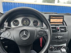 Pelēks Mercedes-Benz c-320 2008 Rīga, ar dzinēja tilpumu 3.00 L un nobraukumu 227 tūkst. km par 4300 €, foto 12 vietnē AUTOMOTO.COM.LV