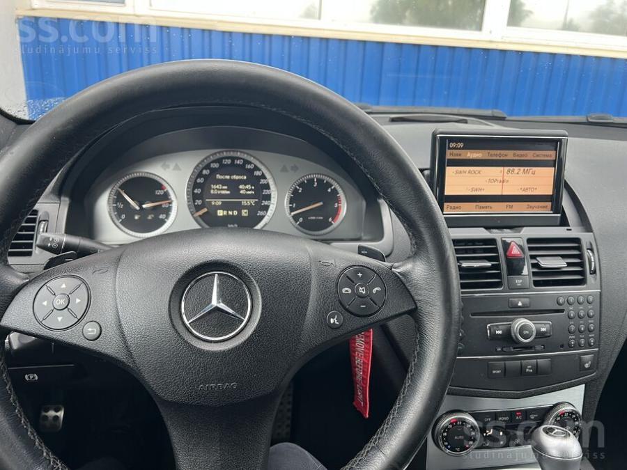Pelēks Mercedes-Benz c-320 2008 Rīga, ar dzinēja tilpumu 3.00 L un nobraukumu 227 tūkst. km par 4300 €, foto 12 vietnē AUTOMOTO.COM.LV