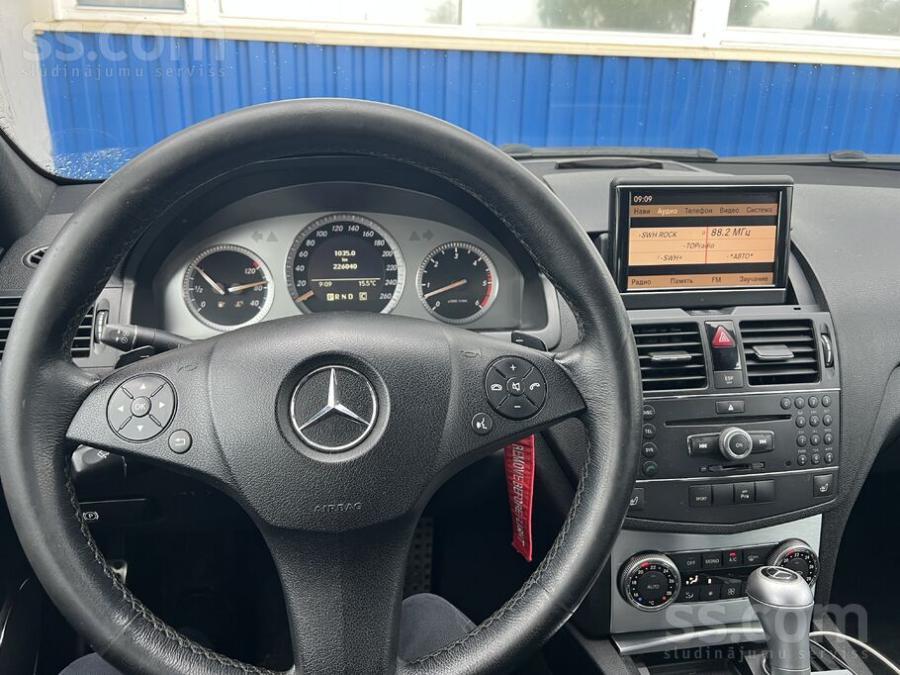 Pelēks Mercedes-Benz c-320 2008 Rīga, ar dzinēja tilpumu 3.00 L un nobraukumu 227 tūkst. km par 4300 €, foto 13 vietnē AUTOMOTO.COM.LV