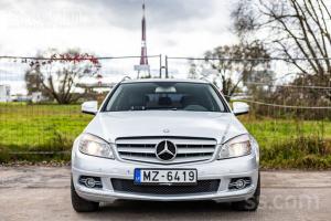 Серый Мерседес Ц 320 2008 в Рига, объемом двигателя 3.00 л и пробегом 376 тыс. км за 4990 €, фото 4 на AUTOMOTO.COM.LV