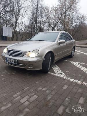 Mercedes-Benz c-320 2005 Viļņa, ar dzinēja tilpumu 3.00 L un nobraukumu 318 tūkst. km par 2300 €, foto  vietnē AUTOMOTO.COM.LV