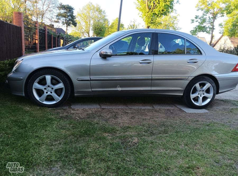 Mercedes-Benz c-320 2005 Šauļi, ar dzinēja tilpumu 3.00 L un nobraukumu 304 tūkst. km par 3150 €, foto 3 vietnē AUTOMOTO.COM.LV