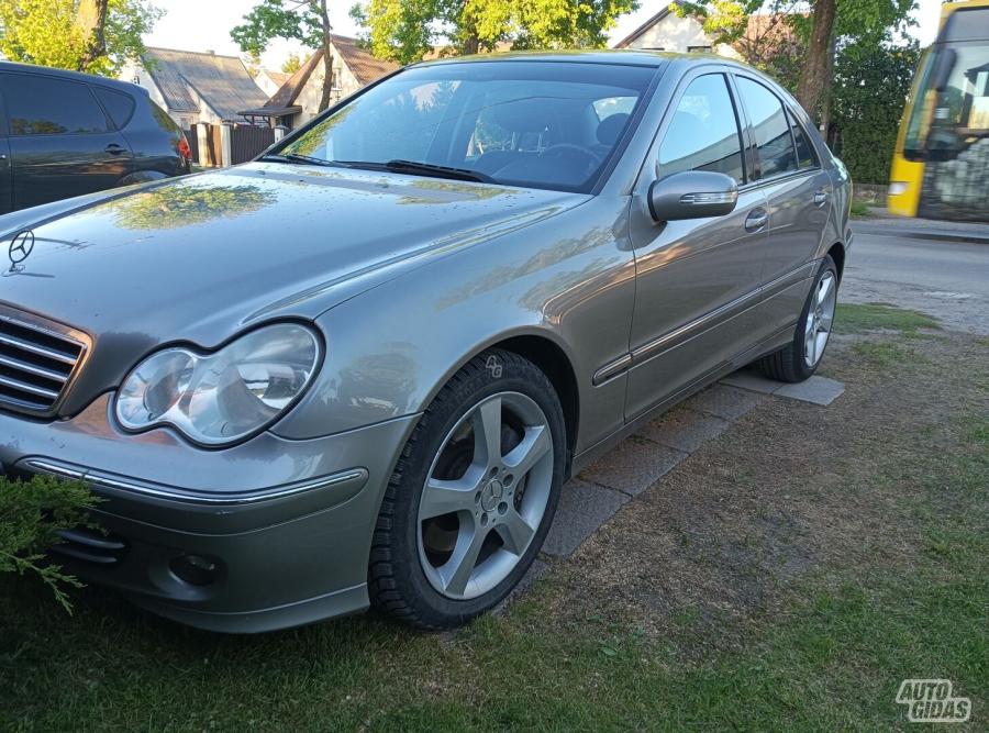 Mercedes-Benz c-320 2005 Šauļi, ar dzinēja tilpumu 3.00 L un nobraukumu 304 tūkst. km par 3150 €, foto 4 vietnē AUTOMOTO.COM.LV