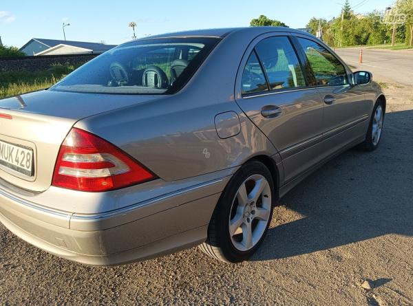 Mercedes-Benz c-320 2005 Šauļi, ar dzinēja tilpumu 3.00 L un nobraukumu 304 tūkst. km par 3150 €, foto 5 vietnē AUTOMOTO.COM.LV