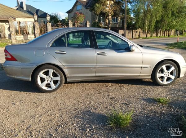 Mercedes-Benz c-320 2005 Šauļi, ar dzinēja tilpumu 3.00 L un nobraukumu 304 tūkst. km par 3150 €, foto 7 vietnē AUTOMOTO.COM.LV