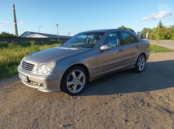 Mercedes-Benz c-320 2005 Šauļi, ar dzinēja tilpumu 3.00 L un nobraukumu 304 tūkst. km par 3150 €, foto 10 vietnē AUTOMOTO.COM.LV