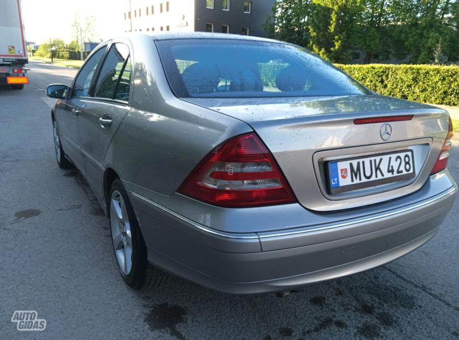 Mercedes-Benz c-320 2005 Šauļi, ar dzinēja tilpumu 3.00 L un nobraukumu 304 tūkst. km par 3150 €, foto 15 vietnē AUTOMOTO.COM.LV