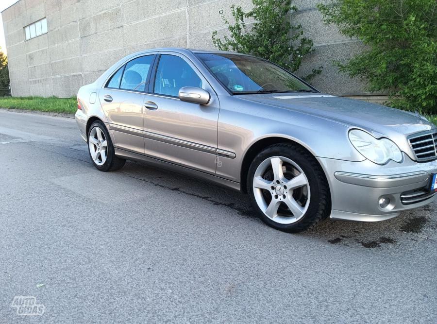 Mercedes-Benz c-320 2005 Šauļi, ar dzinēja tilpumu 3.00 L un nobraukumu 304 tūkst. km par 3150 €, foto 17 vietnē AUTOMOTO.COM.LV