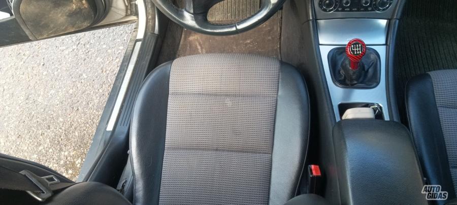 Mercedes-Benz c-320 2005 Šauļi, ar dzinēja tilpumu 3.00 L un nobraukumu 304 tūkst. km par 3150 €, foto 25 vietnē AUTOMOTO.COM.LV