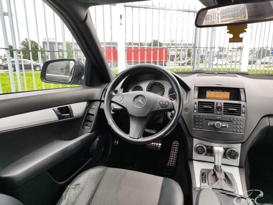 Mercedes-Benz c-320 2007 Klaipėda, ar dzinēja tilpumu 2.99 L un nobraukumu 380 tūkst. km par 5000 €, foto 4 vietnē AUTOMOTO.COM.LV