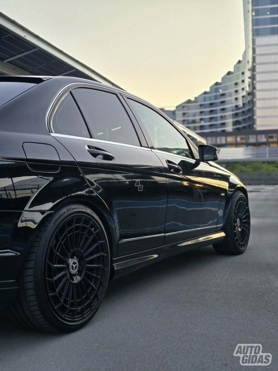Mercedes-Benz c-320 2008 in Vilnius, with an engine capacity of 3.00 L and mileage of 356 thousand km for 5000 €, photo 7 on AUTOMOTO.COM.LV