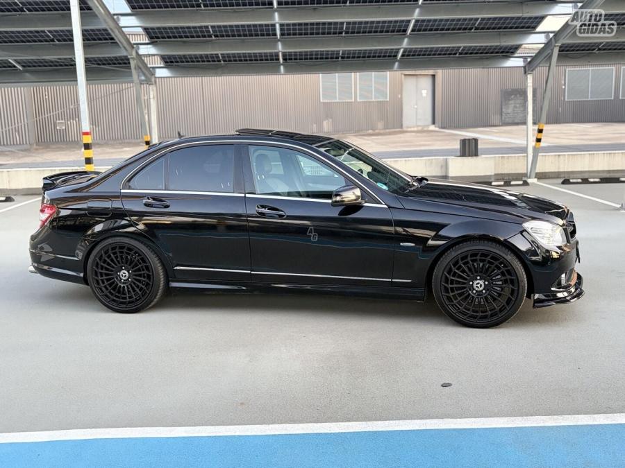 Mercedes-Benz c-320 2008 in Vilnius, with an engine capacity of 3.00 L and mileage of 356 thousand km for 5000 €, photo 8 on AUTOMOTO.COM.LV