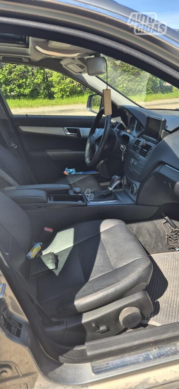 Mercedes-Benz c-320 2008 in Vilnius, with an engine capacity of 3.00 L and mileage of 354 thousand km for 3200 €, photo 9 on AUTOMOTO.COM.LV