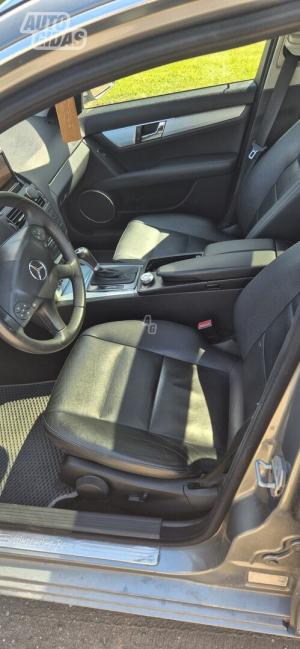 Mercedes-Benz c-320 2008 Viļņa, ar dzinēja tilpumu 3.00 L un nobraukumu 354 tūkst. km par 3200 €, foto 11 vietnē AUTOMOTO.COM.LV