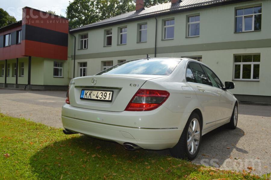 Balts Mercedes-Benz c-320 2007 Cēsis, ar dzinēja tilpumu 3.00 L un nobraukumu 356 tūkst. km par 4600 €, foto 4 vietnē AUTOMOTO.COM.LV